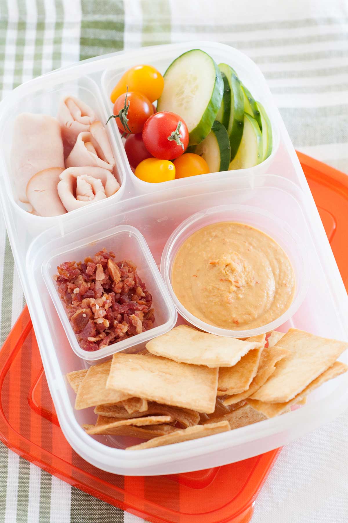 How to Build a Bistro Box for School Lunches | MOMables