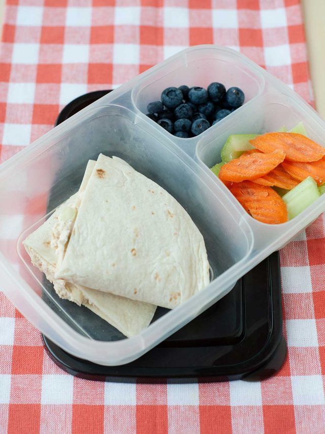 Easy Pepperoni Pizza Uncrustables | MOMables