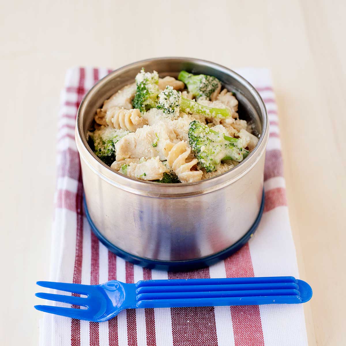 Kid Favorite Hot & Cold Pasta Lunch Ideas | MOMables